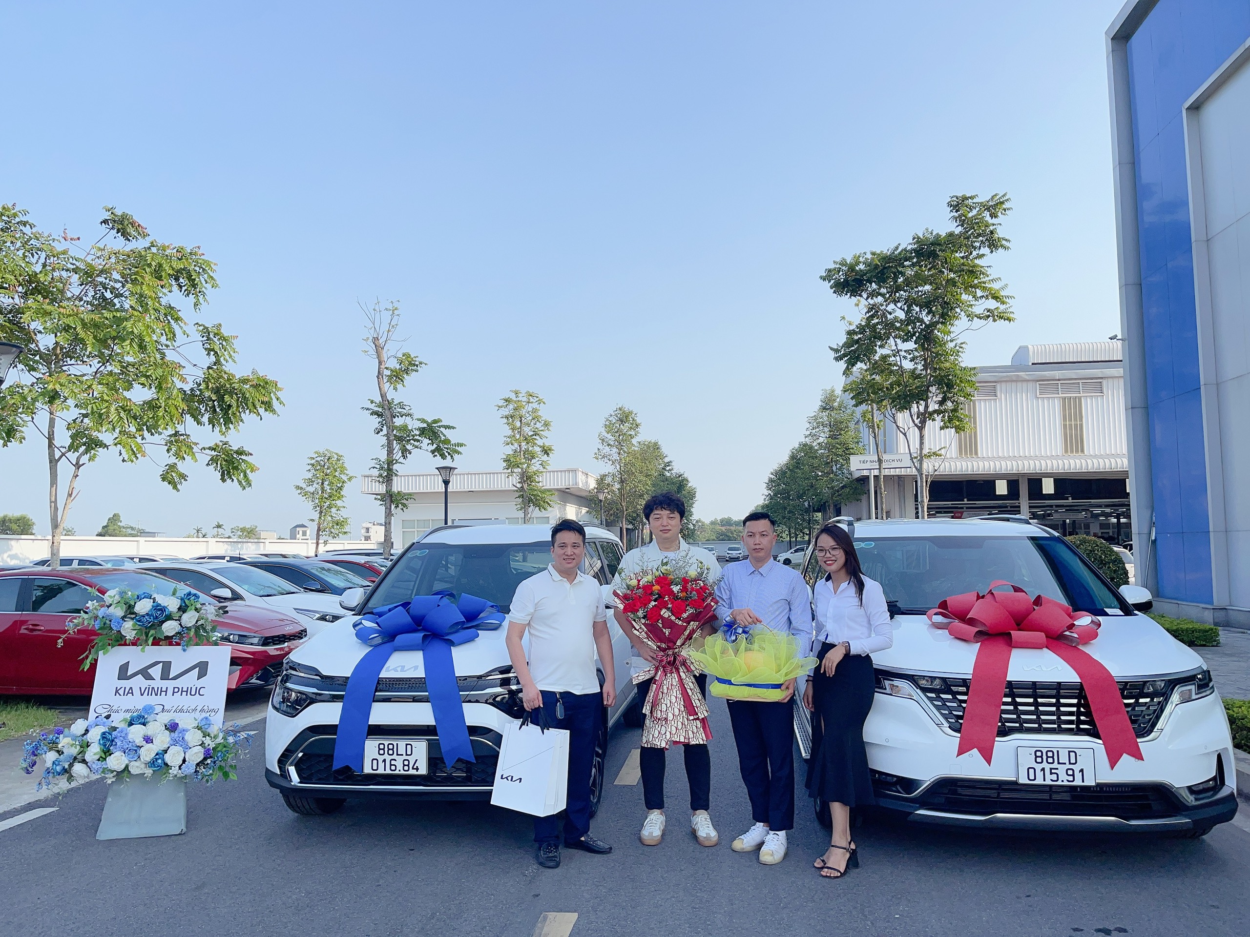 BÀN GIAO XE KIA CARNIVAL & KIA CAREN CHO CÔNG TY TNHH SAMJIN LND VINA ...