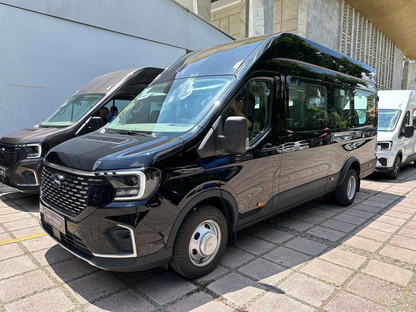 Ford Transit Premium+ 18 chỗ 2026