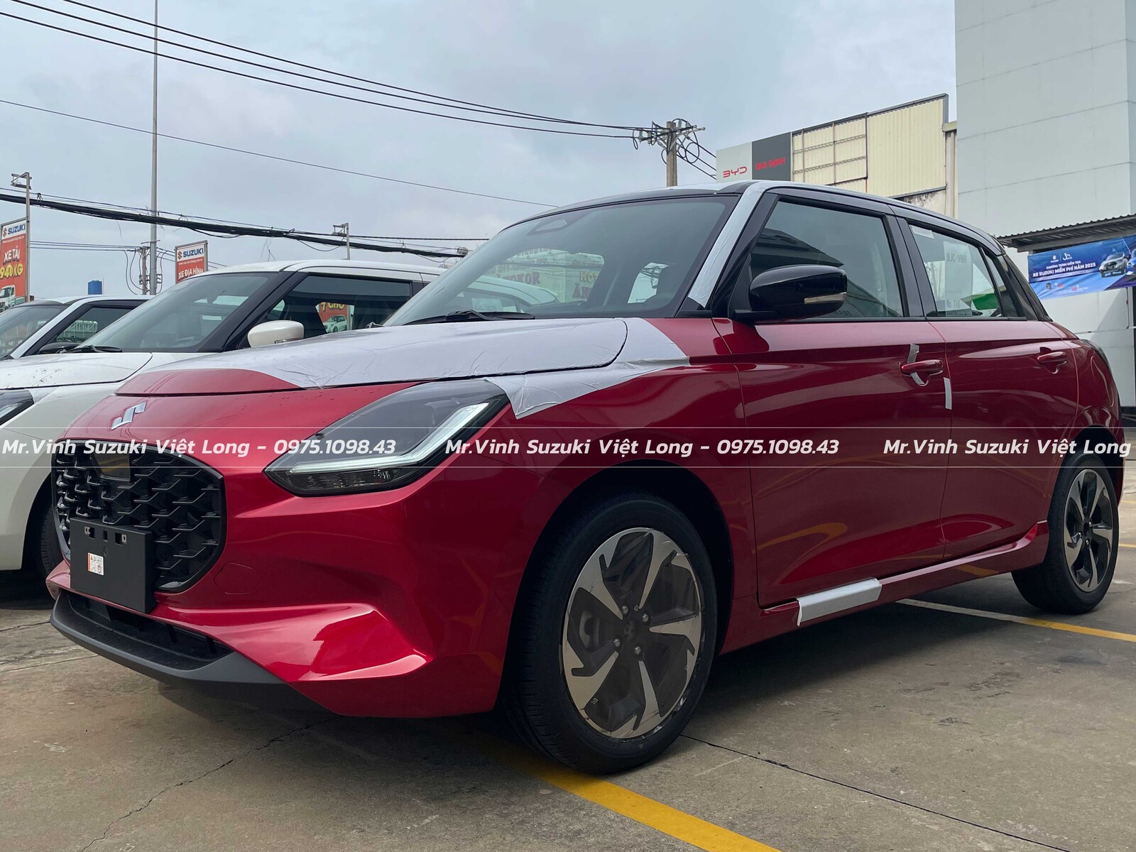 Giá Xe Suzuki Swift Hybrid 2025 Màu Đỏ Đen Mới Nhất