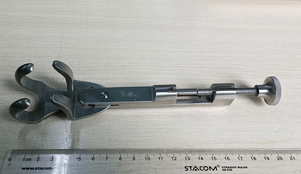 Kẹp phẫu thuật xương Lowmann 2x2 răng 20 cm Hilbro 28.1070.20