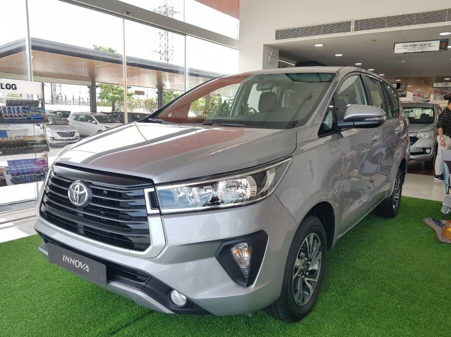 Toyota Innova E 2.0MT