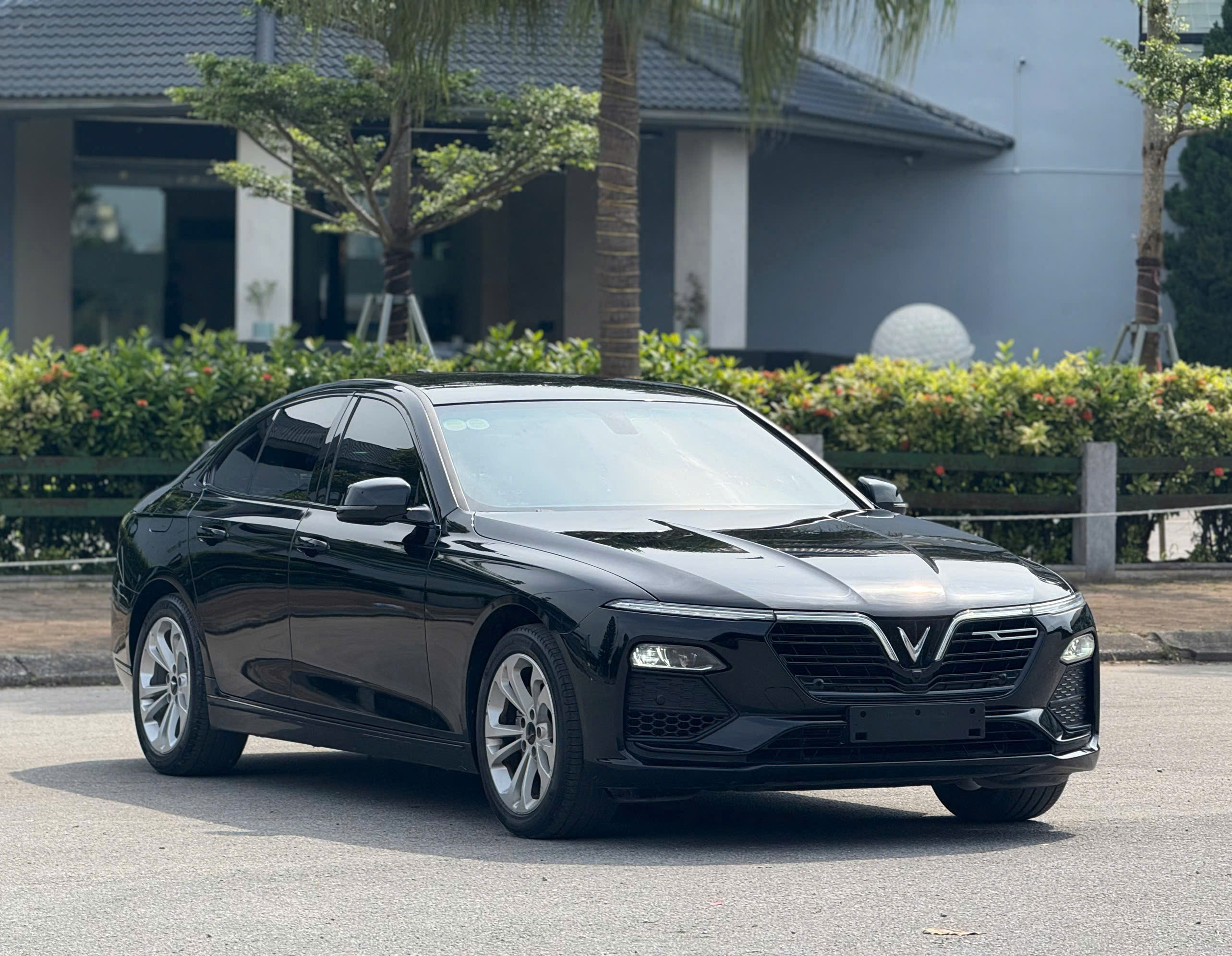 VinFast Lux A2.0 base Lướt 2021 - Màu Đen - Odo 4V Km